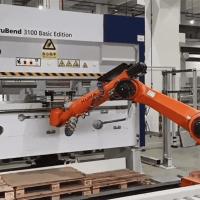 China KUKA KR70 R2100-2 70kg Bending Machine Tending Robot 2100mm Reach for sale