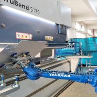 China Yaskawa GP50 50kg Payload Bending Robot 2061mm Reach Sheet Metal Folding for sale