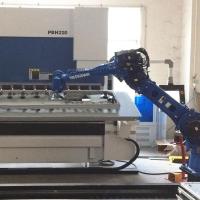 China Yaskawa GP50 50kg Payload Bending Robot 2061mm Reach Sheet Metal Folding for sale