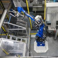 China Yaskawa GP50 50kg Payload Bending Robot 2061mm Reach Sheet Metal Folding for sale