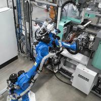 China Yaskawa GP50 50kg Payload Bending Robot 2061mm Reach Sheet Metal Folding for sale