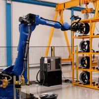 China Yaskawa GP180 180kg Payload Palletizing Robot 2702mm Reach Heavy Load Handling for sale