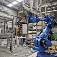 China Yaskawa GP180 180kg Payload Palletizing Robot 2702mm Reach Heavy Load Handling for sale