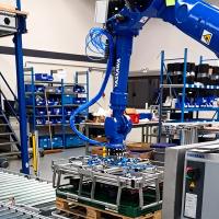 China Yaskawa GP180-120 120kg Payload Handling Robot 3058mm Reach Long Reach for sale