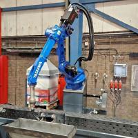 China Yaskawa AR1440 12kg Payload Arc Welding Robot 1440mm Reach with AOTAI Welder for sale