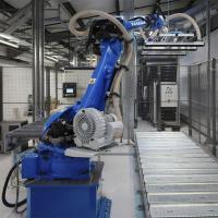 China Yaskawa GP110 110kg Payload Palletizing Robot 2236mm Reach with 3D Vision for sale