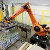 China KUKA 800kg Payload Palletizing Robot 3200mm Reach Gripper Steel for sale