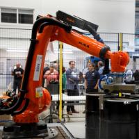 China KUKA KR120 R2300 120kg Payload Palletizing Robot 2300mm Reach Suction Cup for sale
