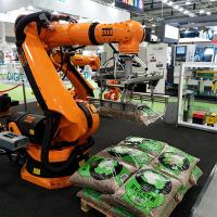 China KUKA KR120 R2300 120kg Payload Palletizing Robot 2300mm Reach Suction Cup for sale