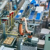China KUKA KR300-2 PA 300kg Payload Palletizing Robot 3150mm Reach Handling for sale
