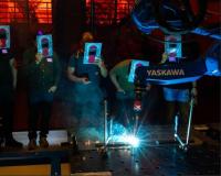 China Yaskawa Motoman GP12 12kg Payload Welding Robot MIG MAG Automatic Solution for sale