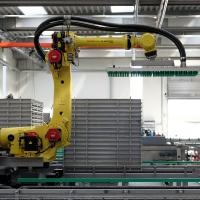 China FANUC R-2000iC/165R 165kg Payload Palletizing Robot 3095mm Reach Stacking for sale