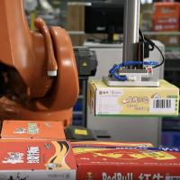 China KUKA KR300 R2700-2 300kg Payload Palletizing Robot 2701mm Reach 3D Vision for sale