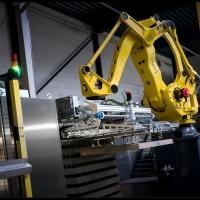 China FANUC M-410iC/110 4 Axis Robot Arm for Multi Material Bag Gripping Carton Suction Handling and Palletizing for sale