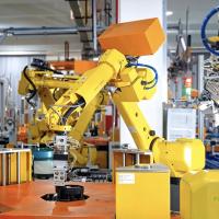 China FANUC M-710iC/70 6 Axis Robot for Water Pump Assembly with Vision Positioning High Speed Handling and One Click Line Changeover for sale