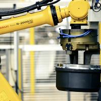 China FANUC R-2000iC/210F 6 Axis Robot 210kg Payload for Semi Trailer Axle Machining Powder Coating Assembly Welding and Handling for sale