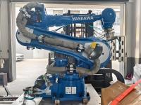 China Multi-purpose 6 Axis Industry Robot YASKAWA Robot GP110 with Customized Gripper Handling Assist Factory Automation Production for sale