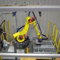 China Fanuc R-2000IC/165f Industrial Robot 165kg 2655mm for Carton Palletizing with Pneumatic Suction Cup and Cable Dress Pack for sale