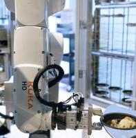 China KUKA KR 7 R900-3 Robot 24H High-Speed Sorting Packaging Machine for Food Industry PLC Motor Flexible Gripper Reduces Food Damage for sale
