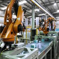 China KUKA KR 700 PA Heavy Duty Industrial Robot Arm with Vacuum Suction Cup Gripper for Carton Bag and Beverage Can Palletizing for sale