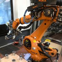 China Long Reach High Duty KUKA KR 280 R3080 6 Axis 280kg Payload Industrial Robot Arm With Electric Gripper for Loading and Unloading for sale