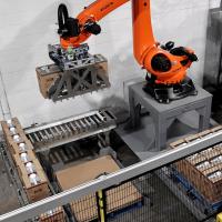 China Long Reach KUKA KR 340 R3330 6 Axis 340kg Payload 3326mm Reach Industrial Robot Arm With Gripper for Material Handling System for sale