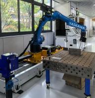 China Yaskawa AR2010 Seam Tracking Welding Cell with Linear Axis Travel for sale
