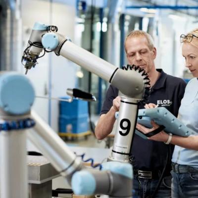 China UR7e 6 Axis Welding Collaborative Robot Automatic Material Welding Cobot Robot for sale