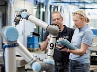 China Collaborative Robot UR12e Load Capacity 12.5 kg Arm Reach 1300 mm Quick Programming Capable of Multiple Tasks Assembly Welding for sale
