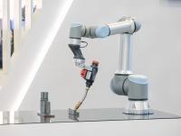 China Original Universal Robots UR5e 6 Axis Collaborative Robot with 5kg Payload, 850mm Reach Cobot for Electronics Assembly for sale