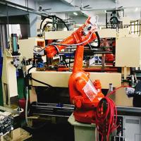 China KUKA KR 300 R2700-2 Heavy Duty Handling Robot with Custom Grippers for sale