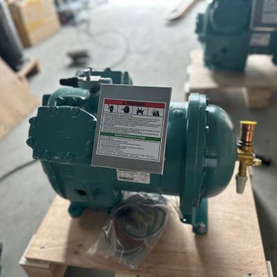 China 06DA818 Heavy Duty Reciprocating Semi Hermetic Compressor High Efficiency for sale