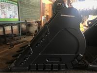 China 2.4 Cube Meter Heavy Duty Rock Bucket With Bottom Wear Plate For Volvo480 for sale