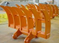 China Our heavy-duty excavator brush rakes remove brush and debris with ease and they're in good conditions. for sale