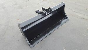 China Wide Shallow Excavator Ditching Bucket , Excavator Mud Bucket With Flat Bottom for sale