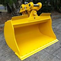 China Yellow Excavator Tilt Bucket Round Vessel Shape With 2 x 45 ° Swivel Angle for sale
