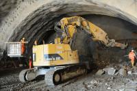 China High Strength Shortening Boom Low Clearance Tunnel Special Boom Fit 22Ton Excavator PC220 SK220 for Limited-height Projects for sale