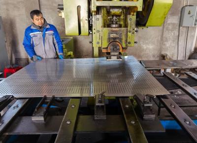 China 430 304 316 Stainless Steel Sheet 0.5mm Stainless Steel Mesh Screen With Laser Drilling for sale