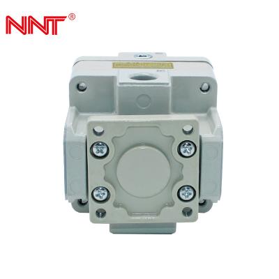 China Adjustable Pneumatic Air Pressure Regulator 0.2% Sensitivity for sale