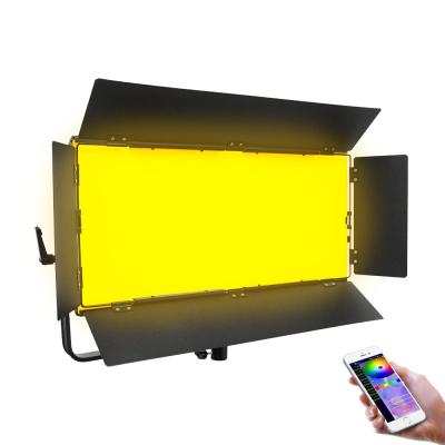 China 300W RGB LED Studio Light DMX Wireless APP Control 2800-9990K CRI95 for Film TV Wedding for sale