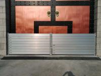 China Lightweight Movable Flood Barrier Flood Control Barrier 	Anodized Silver for sale