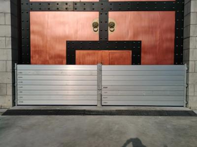 China Lightweight Movable Flood Barrier Flood Control Barrier 	Anodized Silver for sale