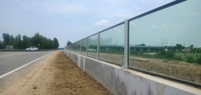 China Anodized Silver Surface Treatment Glass Flood Wall For Project for sale