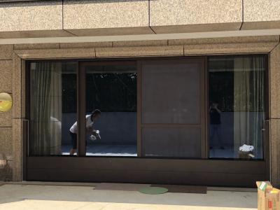 China No Visual Interference Glass Flood Barrier Demountable Flood Barrier for sale