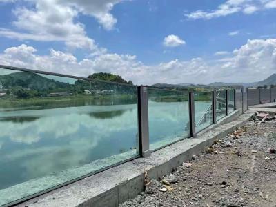 China Customizable Glass Flood Wall Protection For Garage Doors Anodized Silver for sale