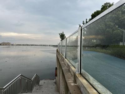 China Stackable Reusable Express Installation Garage Door Glass Flood Protection Wall for sale
