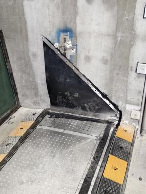 China Customizable 1.5m Embedded Design Hydrodynamic Pop Up Flood Barrier for sale