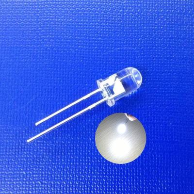 China 5mm LED Diode 7000-9000K White Color 120deg Beam Angle 8-10LM Round Clear Lens for sale