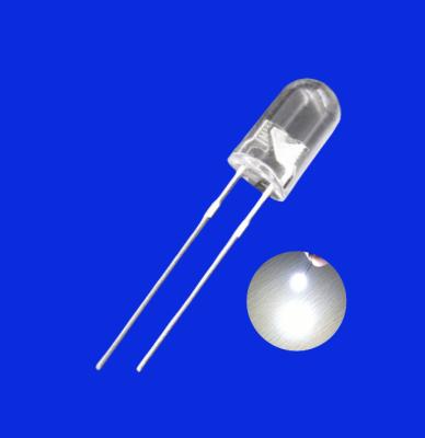 China 0.5W 5mm LED Light Emitting Diode 7000-9000K White Color 30000-35000mcd Clear Lens For Indicator Lighting for sale