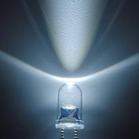 China 5mm White Color 8000-12000K 2000-4000mcd Round Clear Lens Candle Flickering Flashing LED Diode for sale
